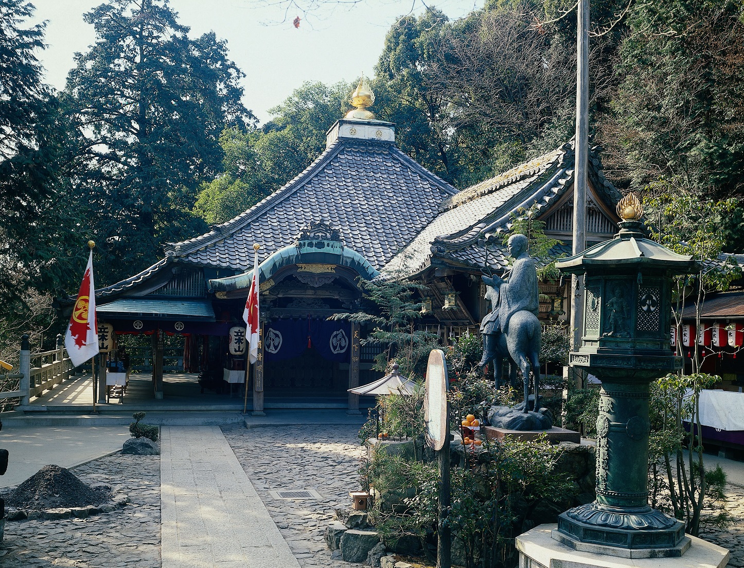 弓道ファンなら絶対食べたくなっちゃう!? 「矢の形」をした楊枝で食べる「的の形」の和菓子「ATARI MANJU」 | Pouch[ポーチ]