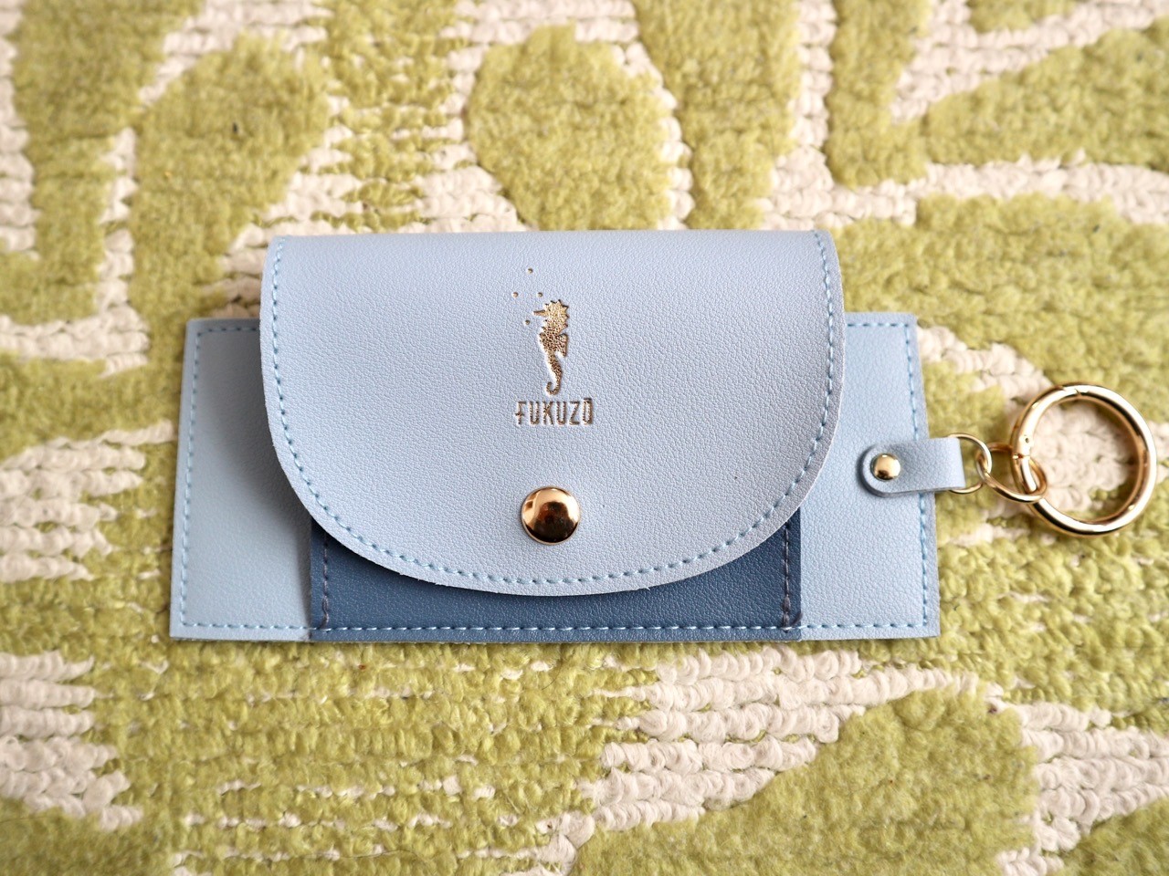 『素敵なあの人』3月号の付録はFUKUZOのメガネケースとミニポーチなんだけど…メガネケースの形、めっちゃ独特じゃない!? | Pouch[ポーチ]
