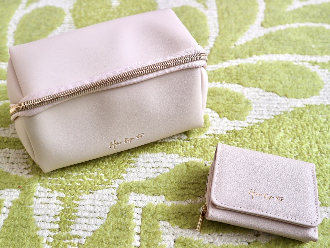 『素敵なあの人』3月号の付録はFUKUZOのメガネケースとミニポーチなんだけど…メガネケースの形、めっちゃ独特じゃない!? | Pouch[ポーチ]