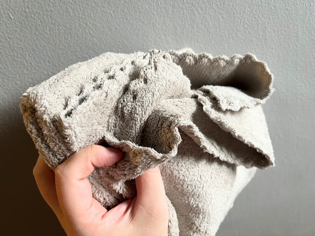 【検証】ツイッターでバズった「0359タオル」は本当に髪の毛がすぐ乾く？ セミロングの私が試した結果は… | Pouch[ポーチ]