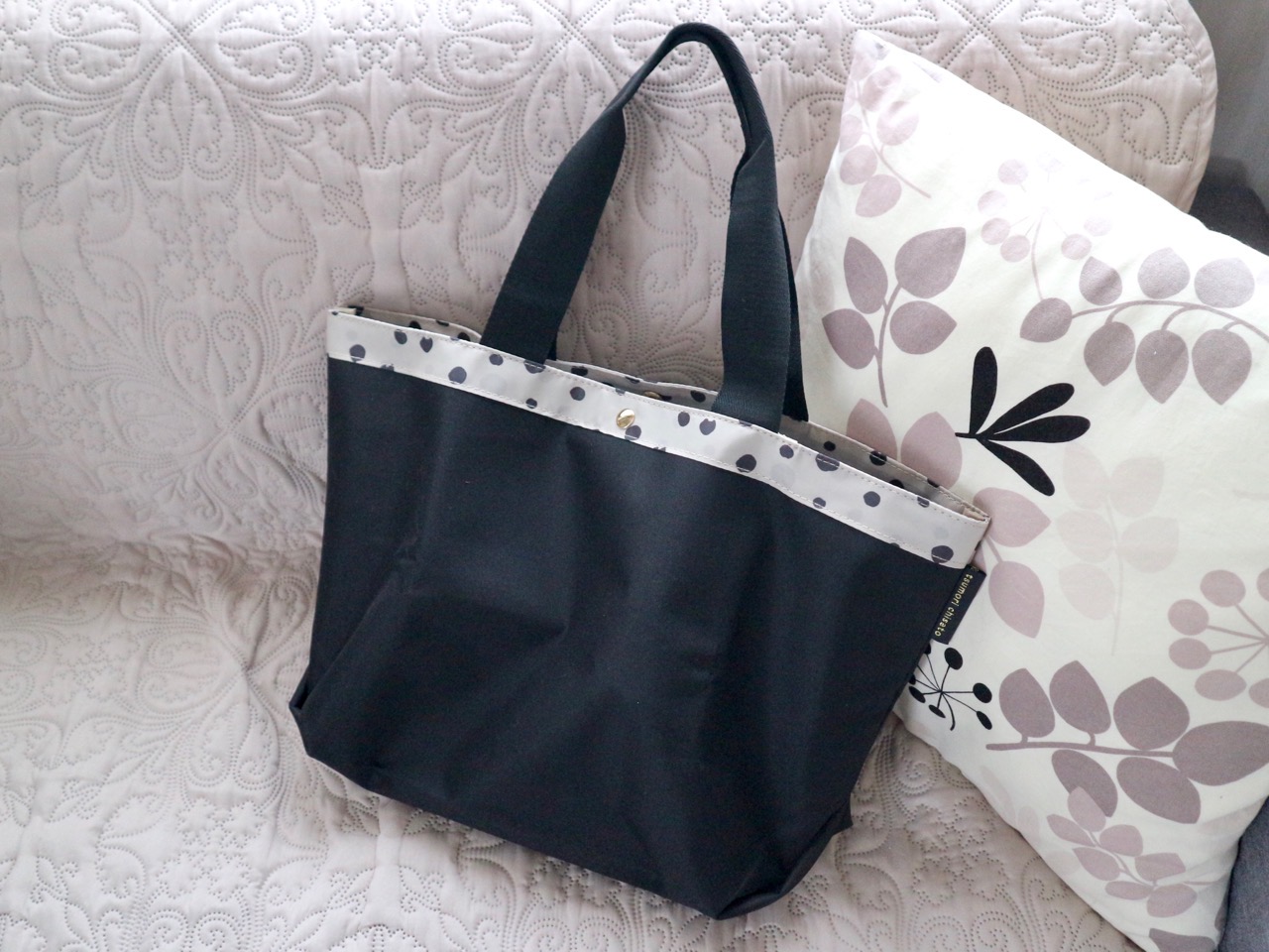 『InRed』4月号付録は大人かわいいスヌーピー！ポーチ付きエコバッグ＆保温保冷ボトルの実力は…!?【付録レビュー】 | Pouch[ポーチ]