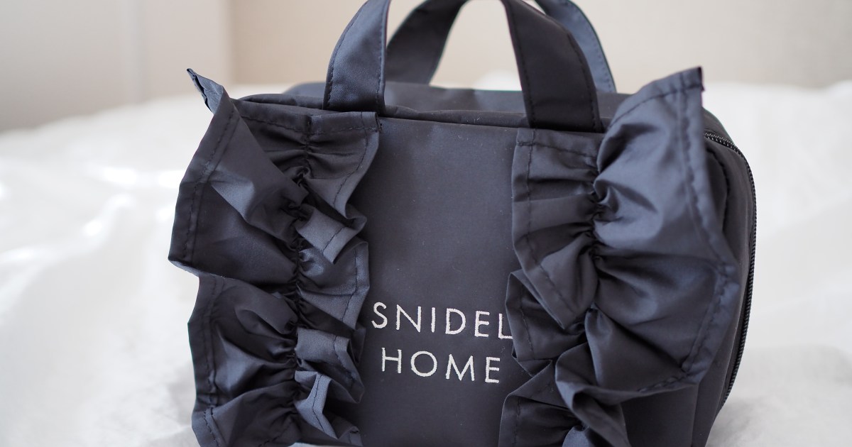 スナイデルは甘さのバランスが上手いんです！『Sweet』付録はSNIDEL HOMEの大容量フリルポーチ🖤 | Pouch[ポーチ]