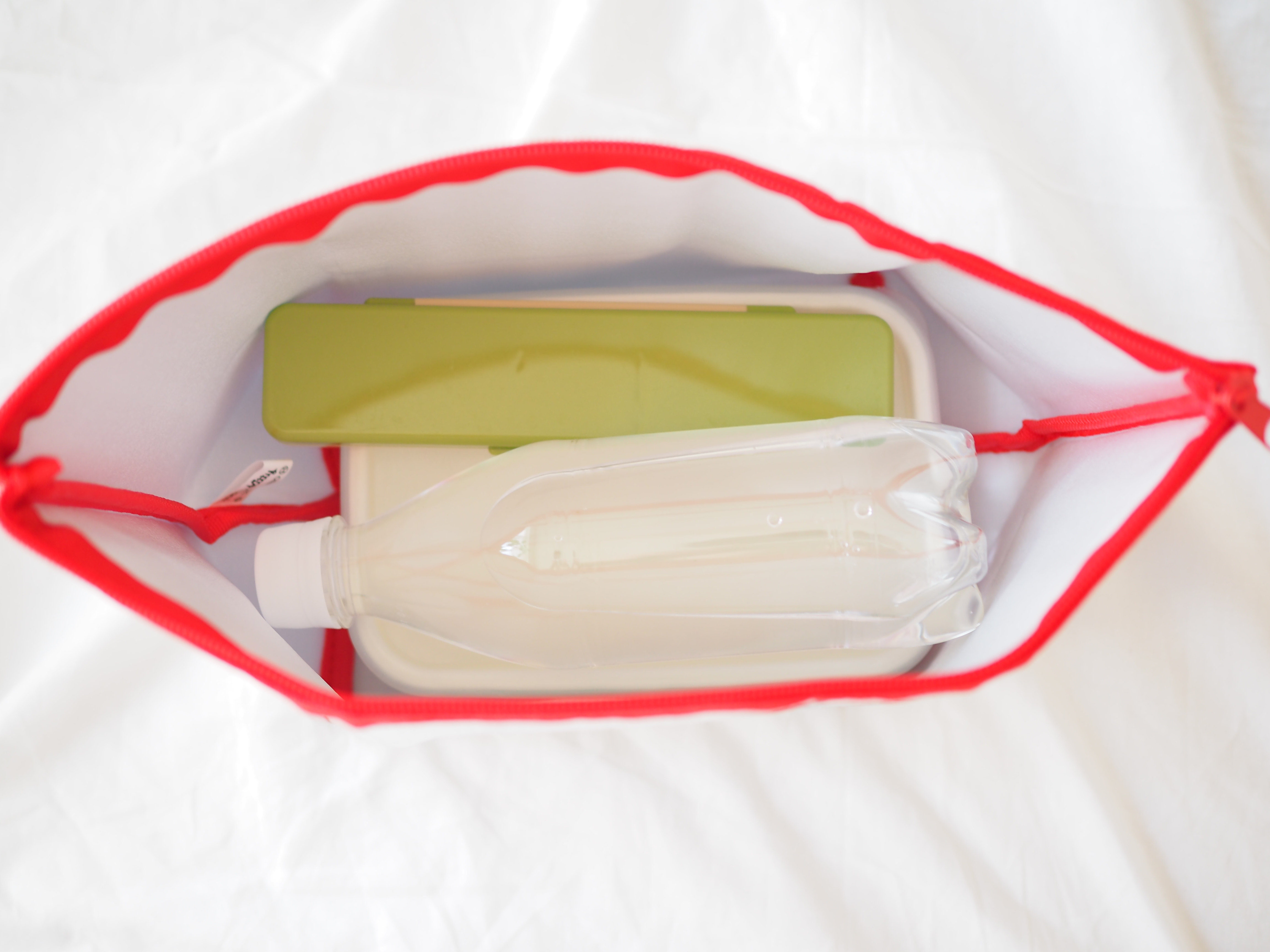 キティちゃんがリボンでかくれんぼ♡ 『InRed』付録に「トート＆保冷ポーチ」と「ストラップ付きポーチ3点セット」が登場〜！ | Pouch[ポーチ]