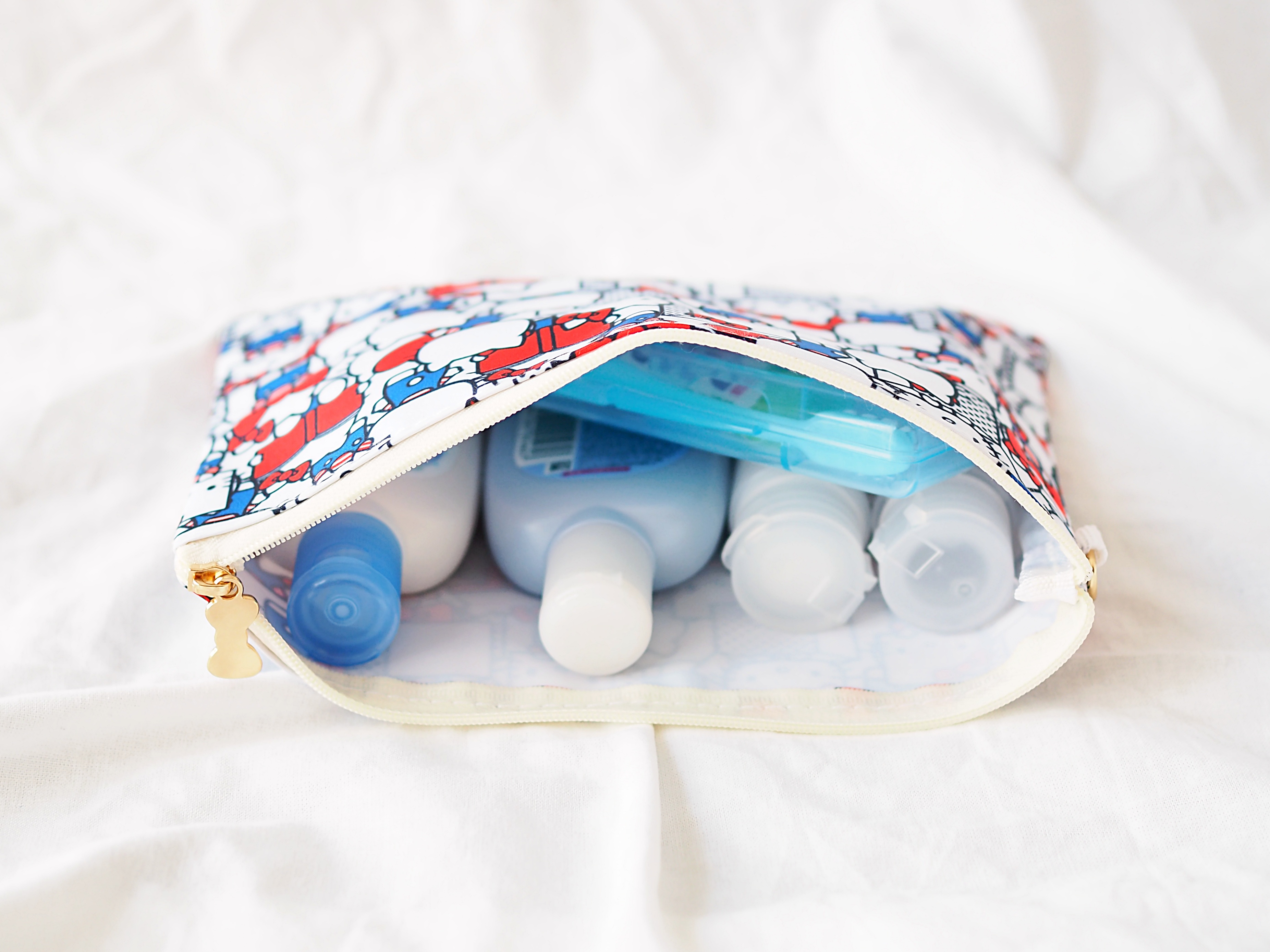 キティちゃんがリボンでかくれんぼ♡ 『InRed』付録に「トート＆保冷ポーチ」と「ストラップ付きポーチ3点セット」が登場〜！ | Pouch[ポーチ]