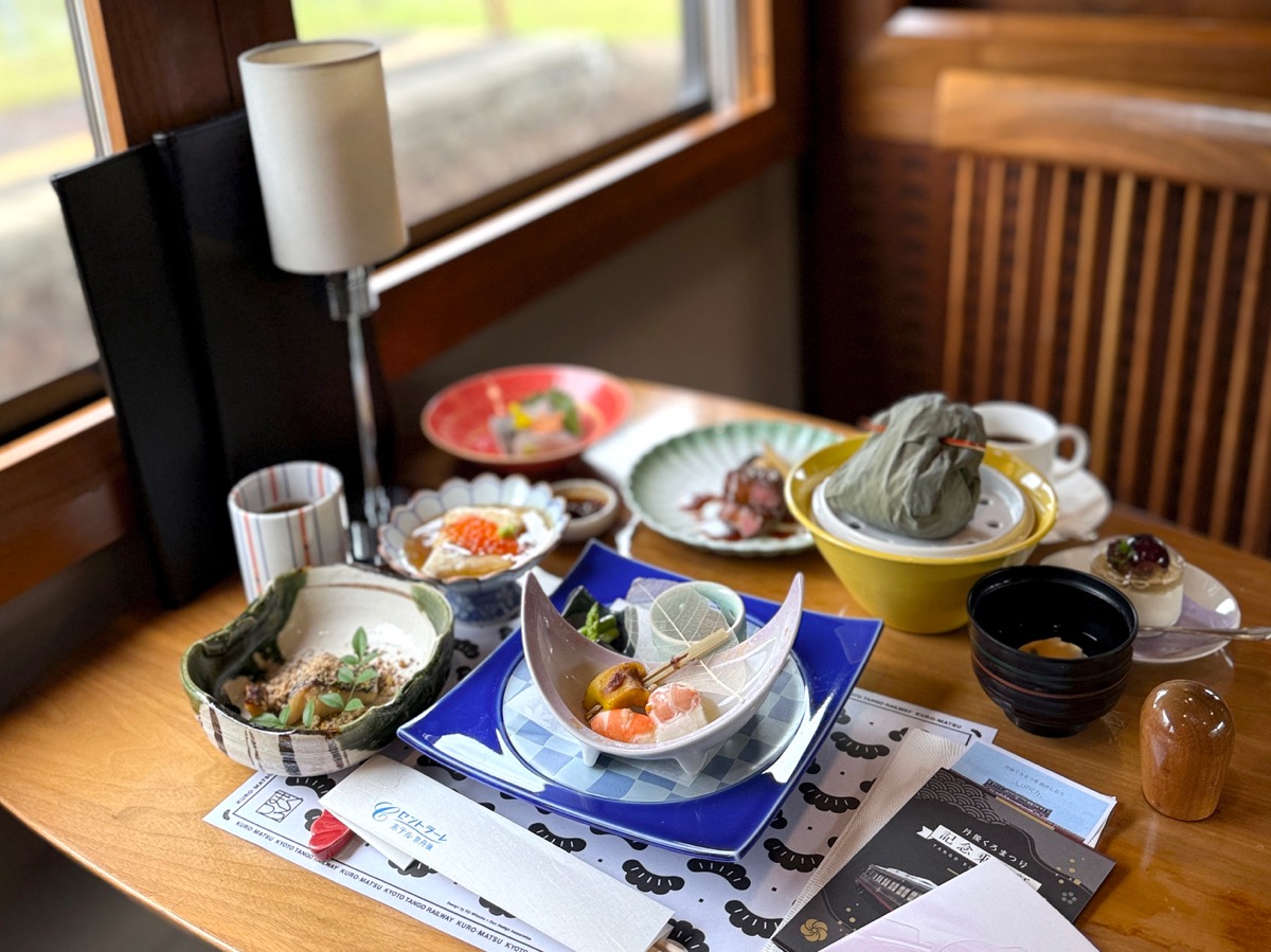 【京都の穴場】丹鉄「レストラン列車」に乗ったら景色もお食事も観光列車も楽しめる！京都でこんな景色が見れるなんて…！ | Pouch[ポーチ]