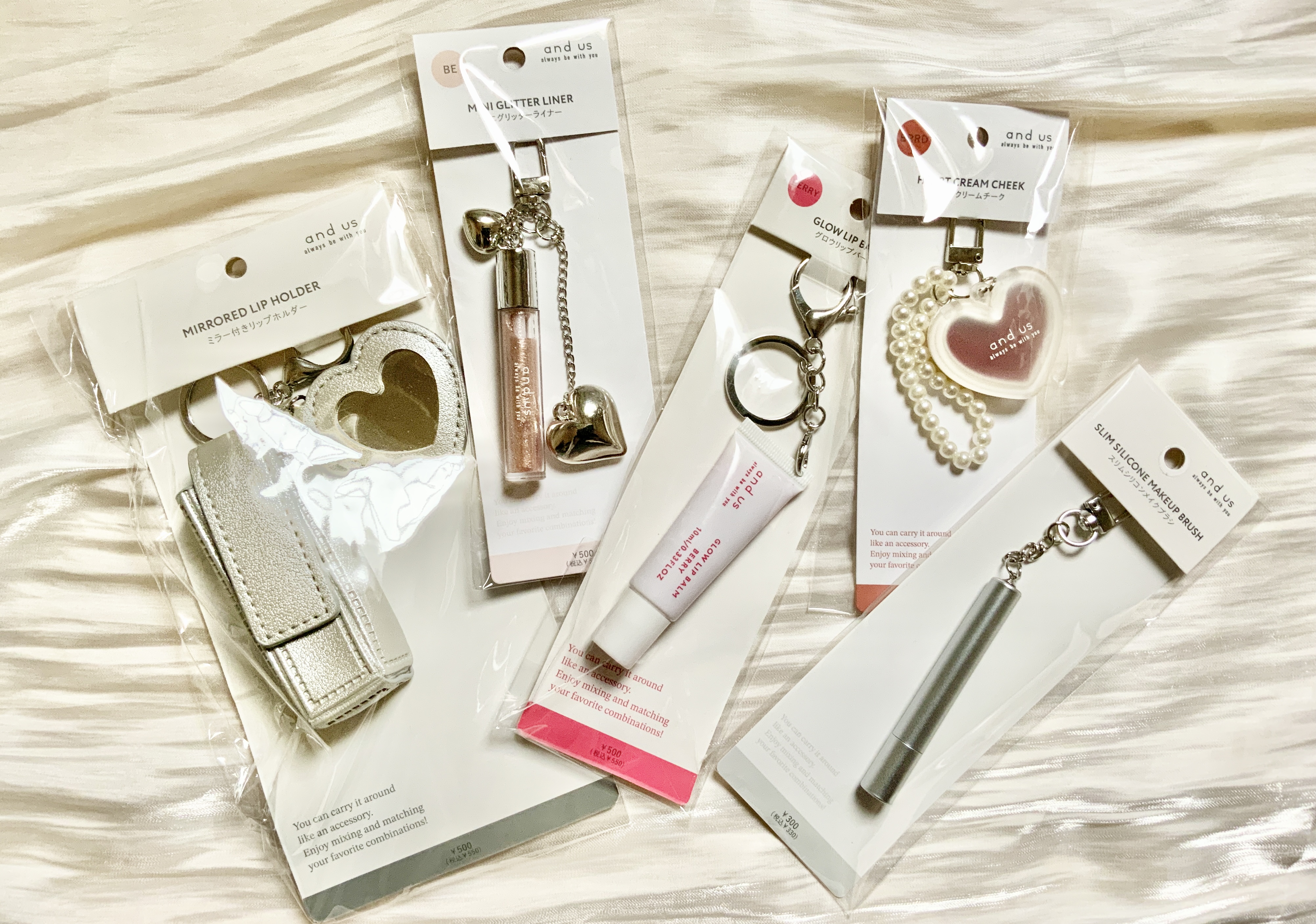 バッグにジャラ付けしよ♡3COINSでトレンドのチャームコスメをGET→可愛いし実用的だし最高です！ | Pouch[ポーチ]